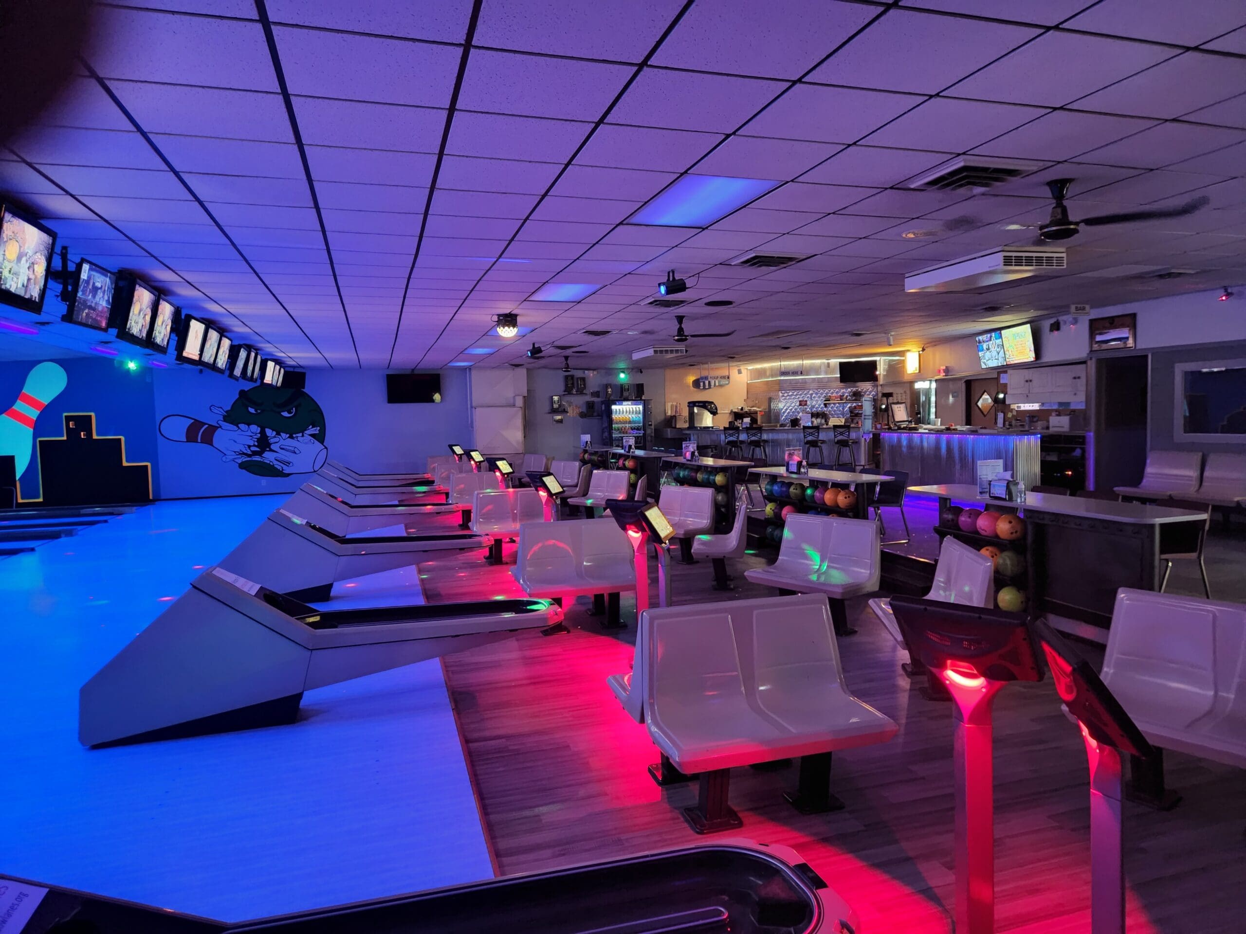 Cosmic Bowling | Ultimate Bowling | Rainbow Lanes | Huntington IN